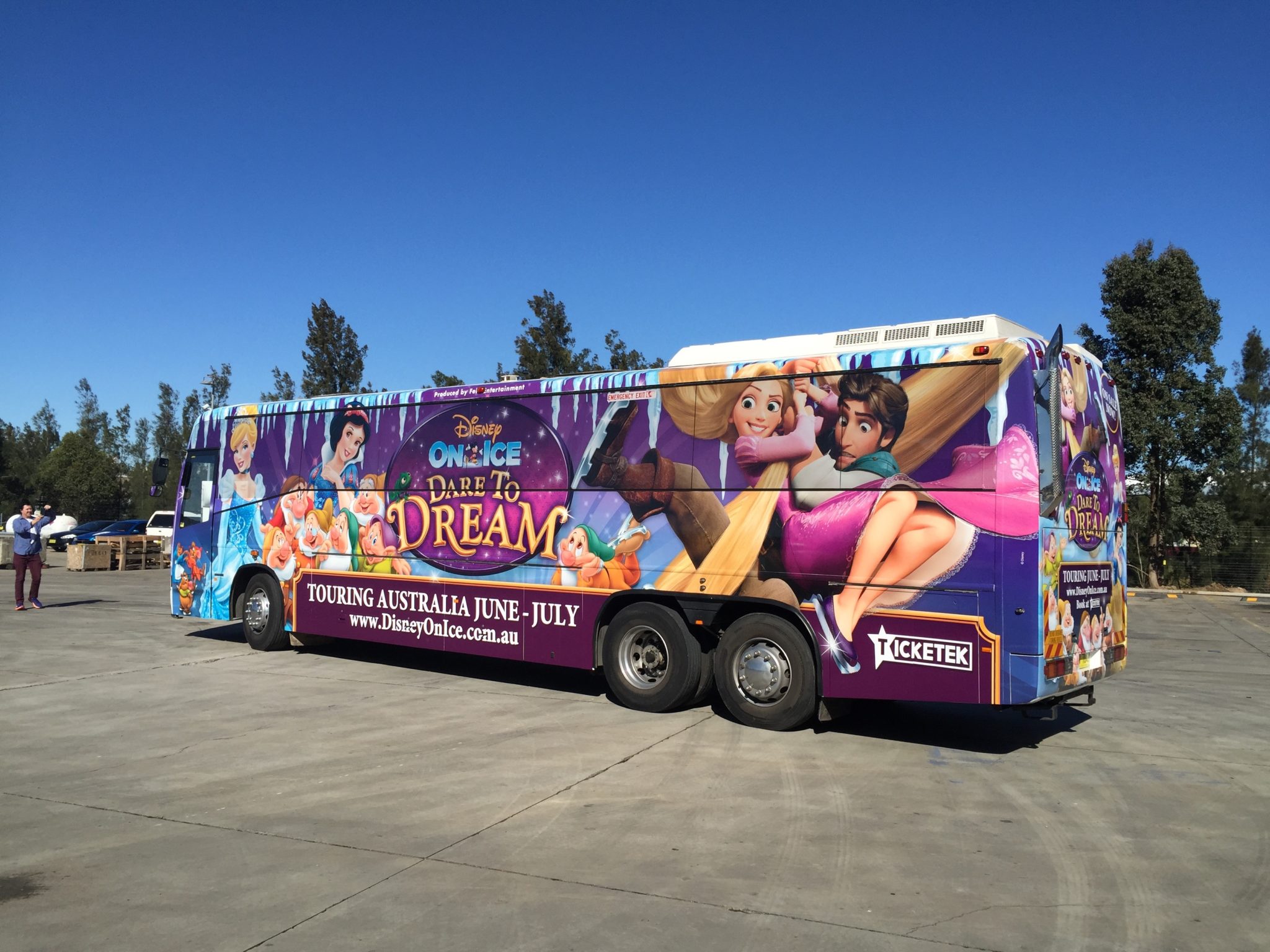 Buses | Vinyl Wraps & Graphics
