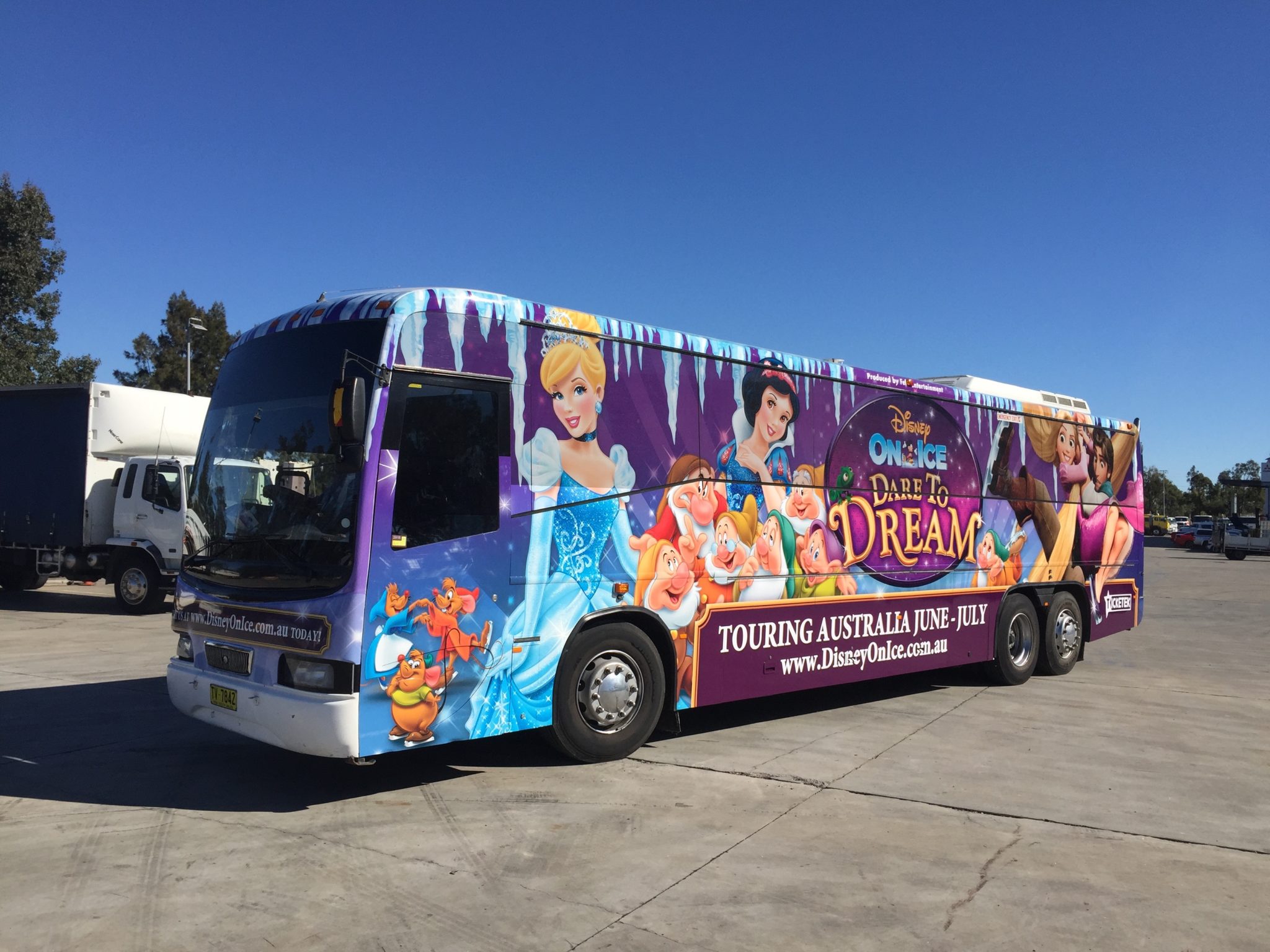 Buses | Vinyl Wraps & Graphics