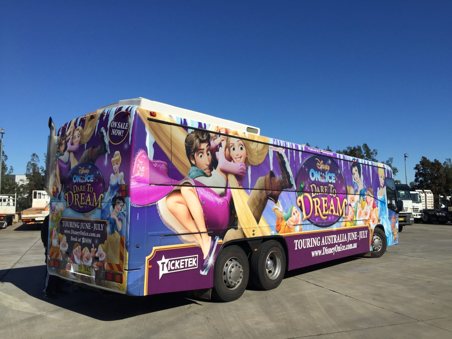 Buses | Vinyl Wraps & Graphics